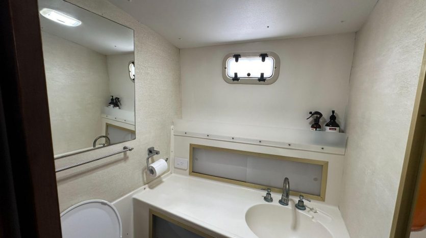 Bertram 35 Flybridge | BBM Yacht Sales