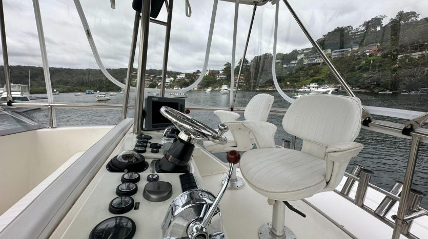 Bertram 35 Flybridge | BBM Yacht Sales