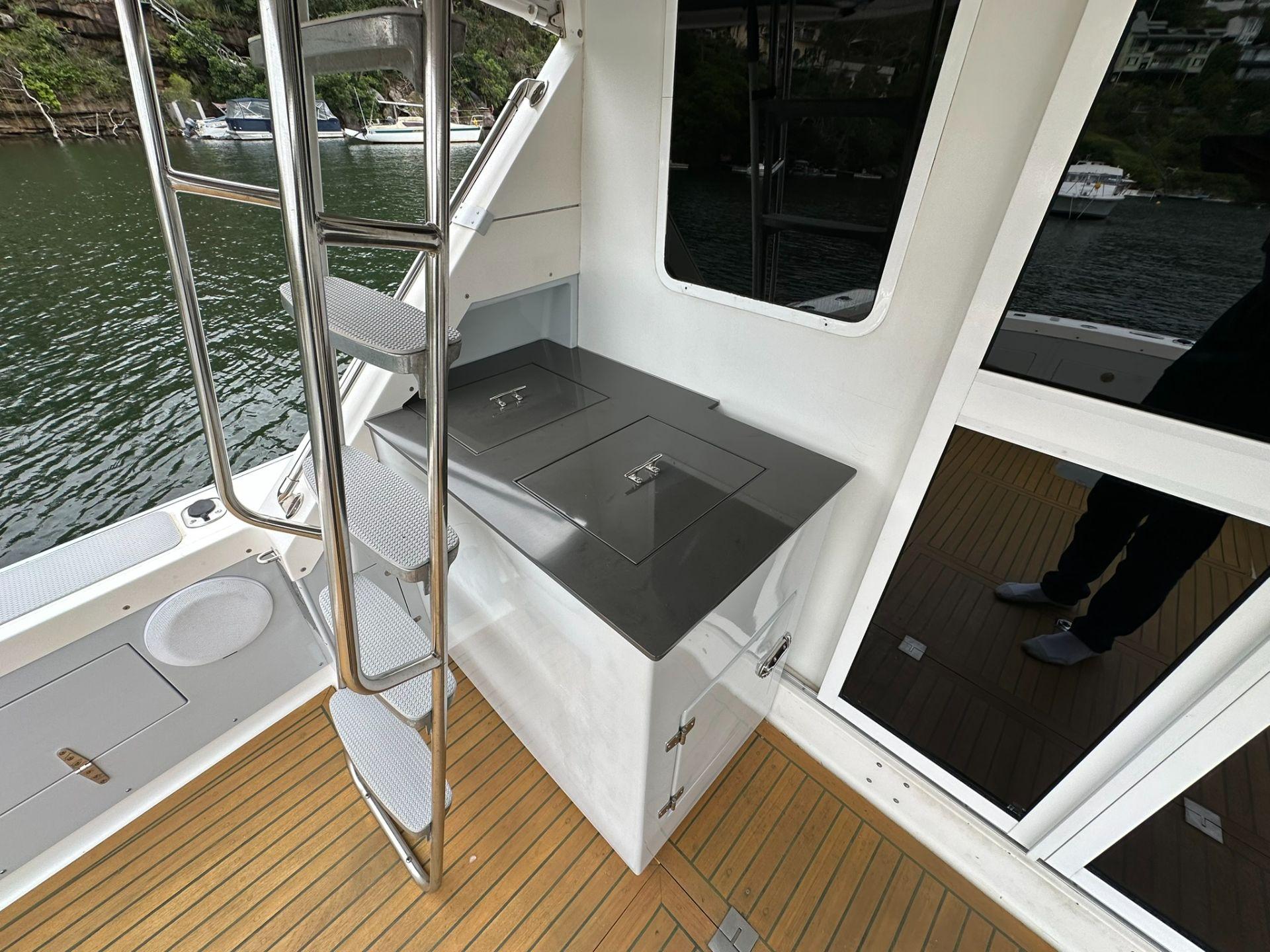 Bertram 35 Flybridge | BBM Yacht Sales