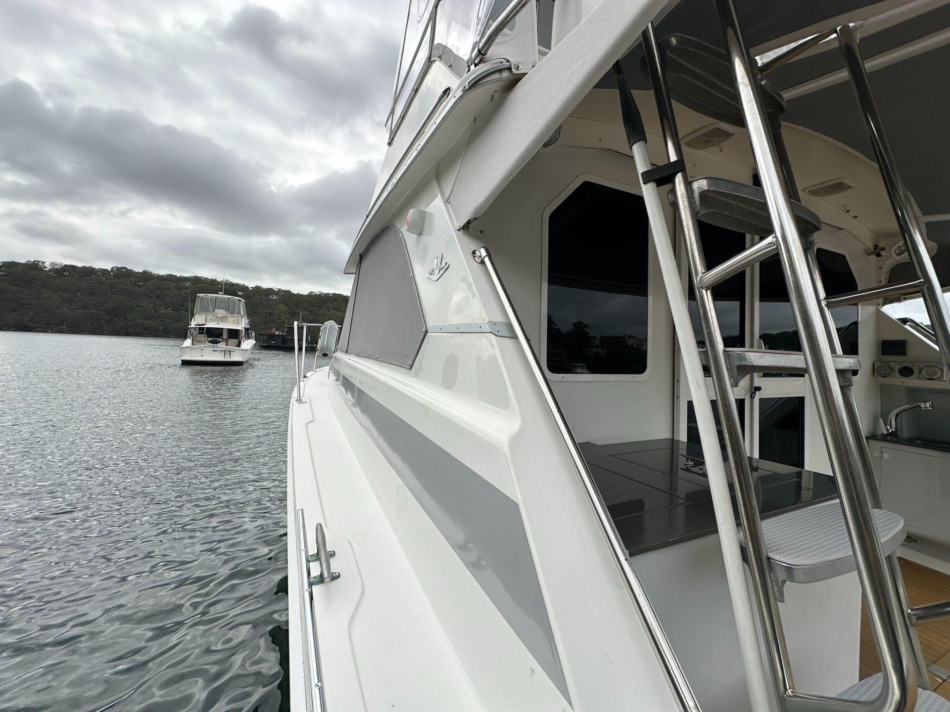 Bertram 35 Flybridge | BBM Yacht Sales