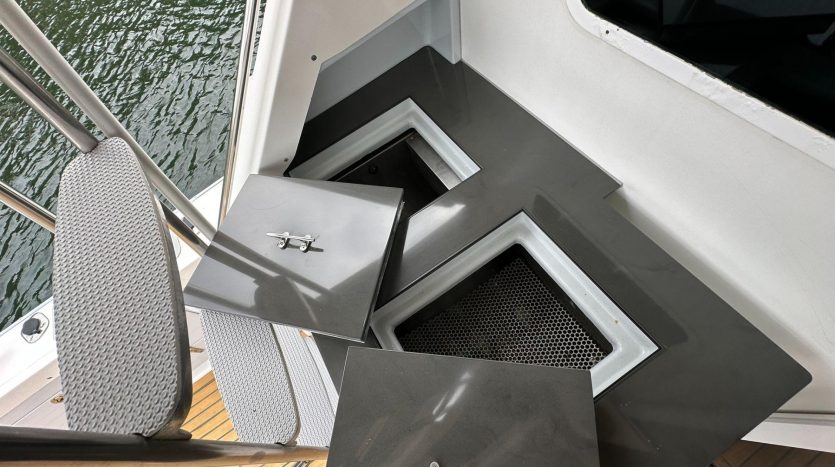 Bertram 35 Flybridge | BBM Yacht Sales