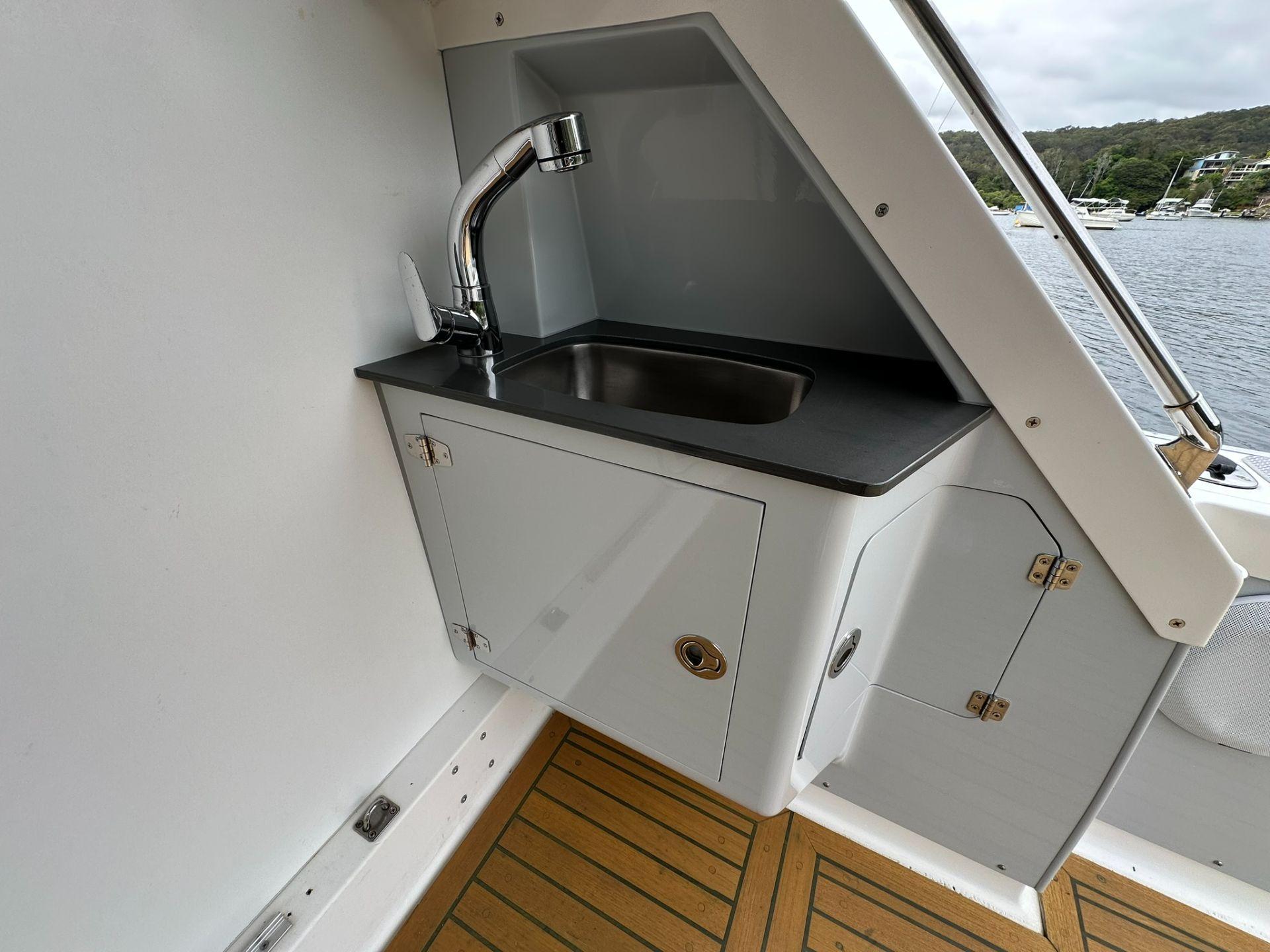 Bertram 35 Flybridge | BBM Yacht Sales