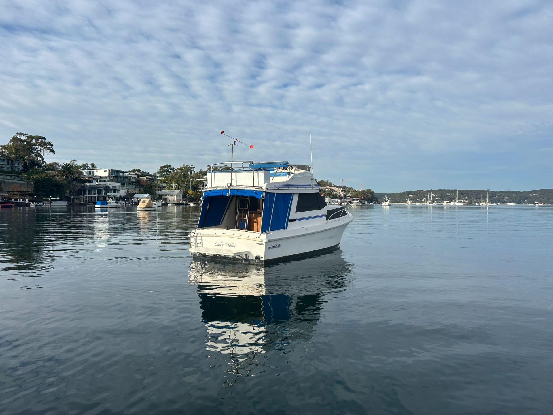 Cruise Craft Executive 800 | BBM Yacht Sales